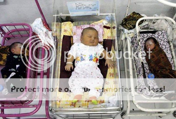 Akbar Weighs 19 Pounds At Birth. - The Demon's Den